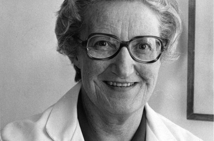 Cicely Saunders: Biografia e Legado (1918-2005) - ASSINVÉXIS
